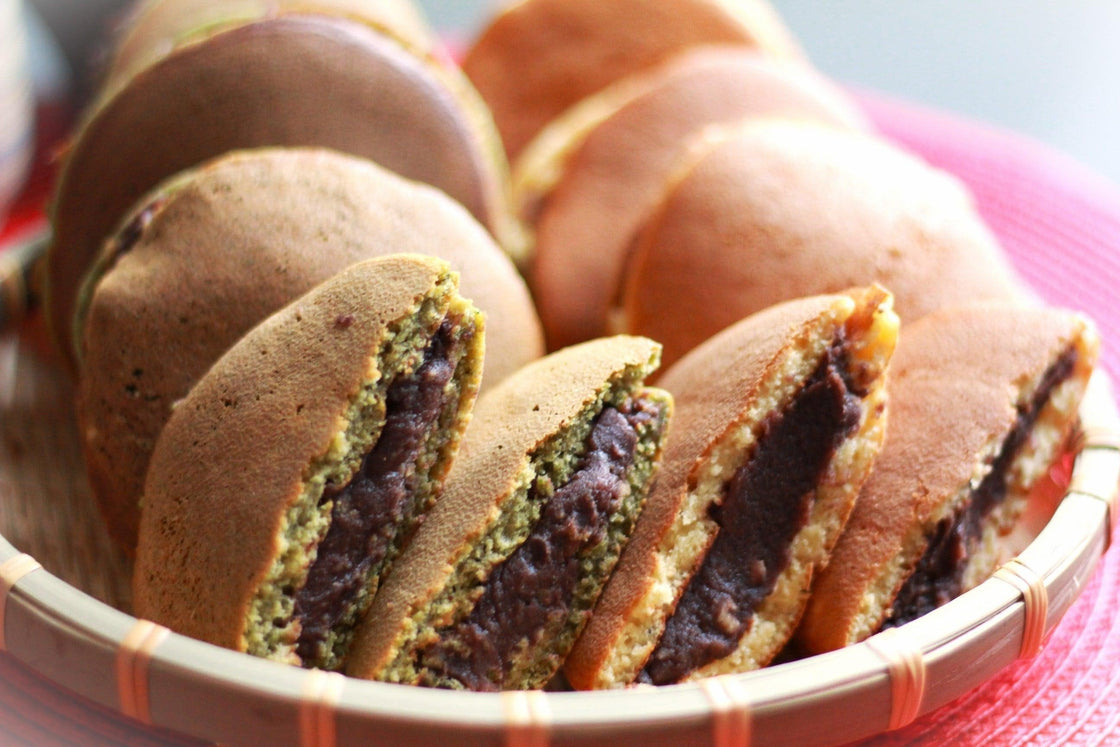 How To Make Matcha Dorayaki (Sweet Pancakes With Red Bean Recipe ...