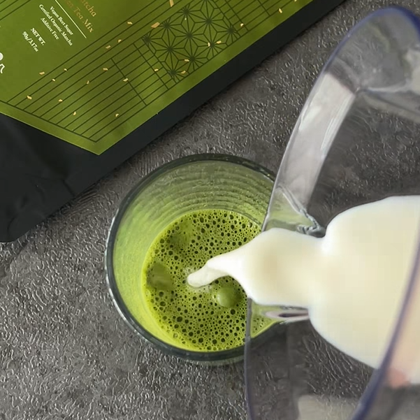 Super Easy & Quick Iced Matcha Latte Recipe - Under 5 Minutes ...