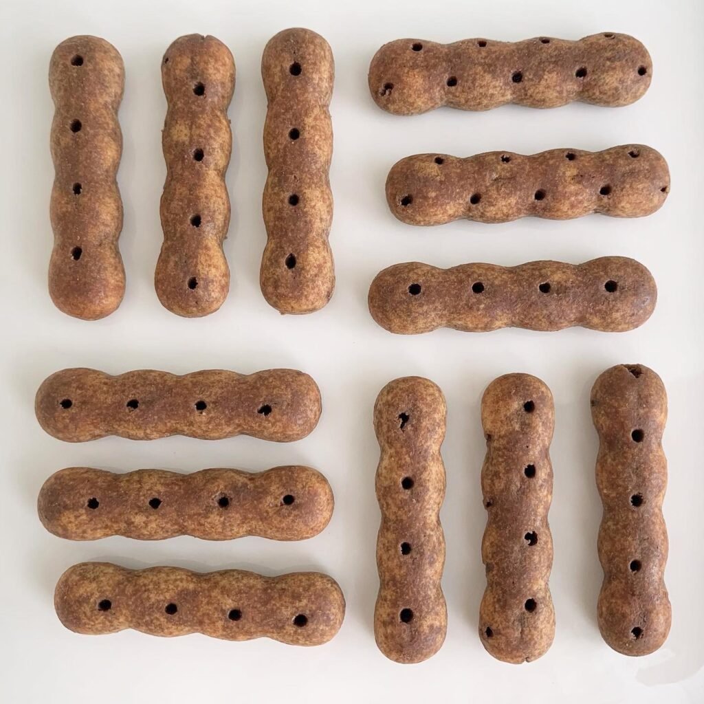 Ginbis Asparagus Chocolate Soaked Mini Asparagus Shaped Biscuits (Pack
