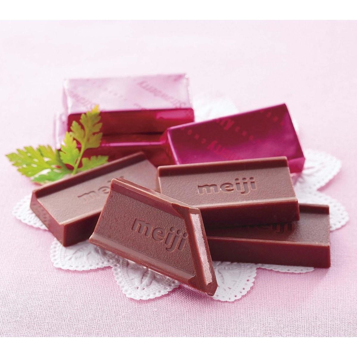 Meiji Strawberry Filled Bite Sized Chocolates 26 Pieces (Pack of 5)