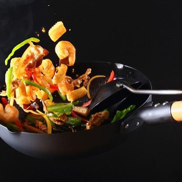 Takumi Magma Plate Non-Stick Iron Induction Wok With Wooden Handle 28c