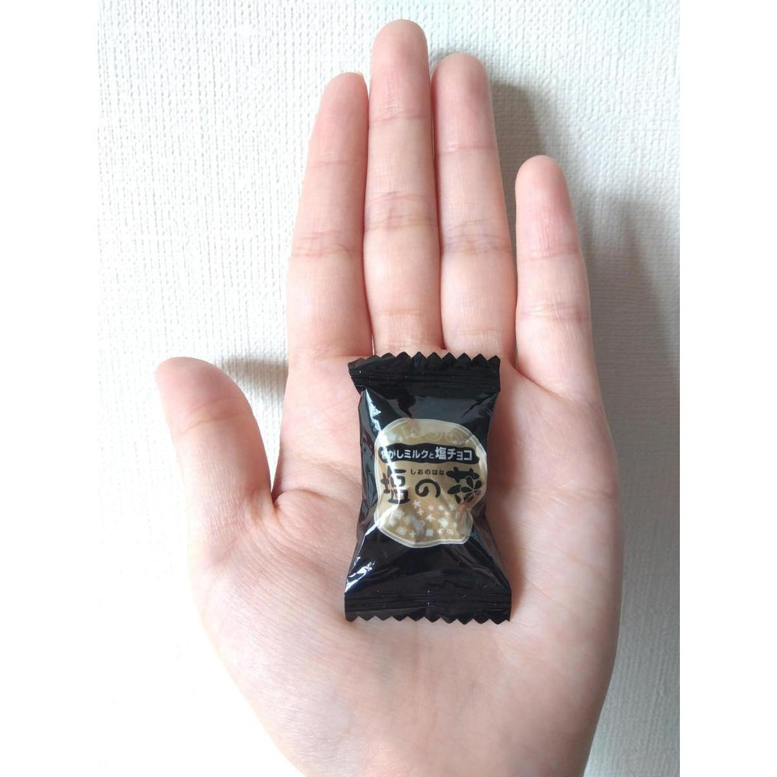 UHA Mikakuto Shio no Hana Chocolate Filled Salt Caramel Candy 78g – Japanese Taste